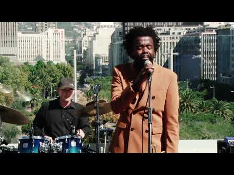 Mandisi Dyantyis Medley: "Unonkala," "Kuse Kude," "Somandla ...